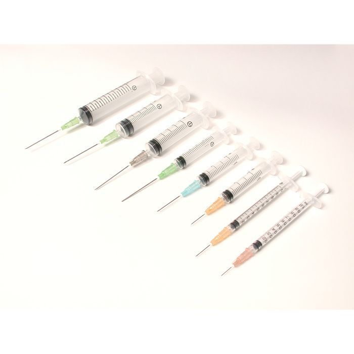 3-Part Syringes with mounted needle 2.5 ml Terumo box of 100 £13.37